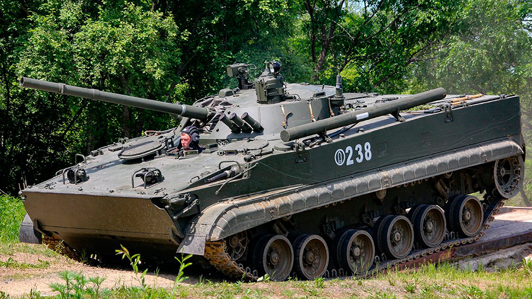 Минобороны рассказало о тренировке российских военных на БМП-3 и ZBD ...